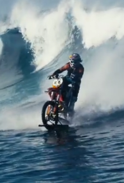 VIDEO: Moto-Surfing - Časopis Motorbike