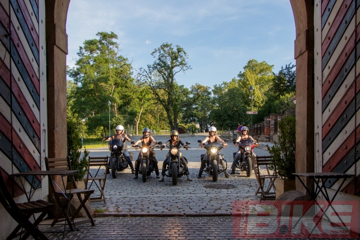 Kalendář Lady Bikers Prague 2021 - Časopis Motorbike