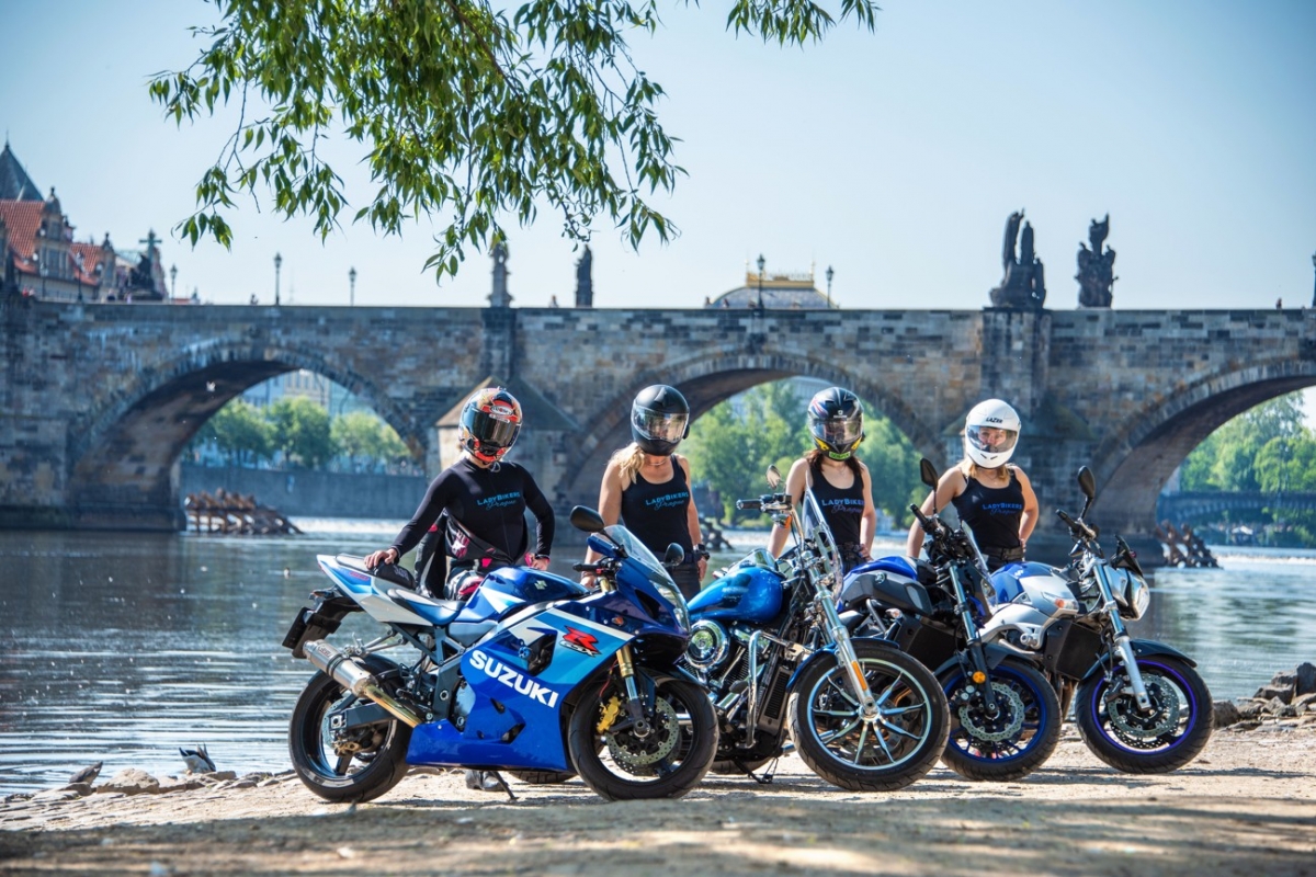 Kalendář Lady Bikers Prague 2021 - Časopis Motorbike